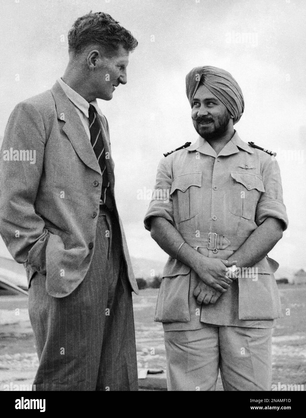 Colonel John Hunt, leader of the British Everett Expedition, swaps ...