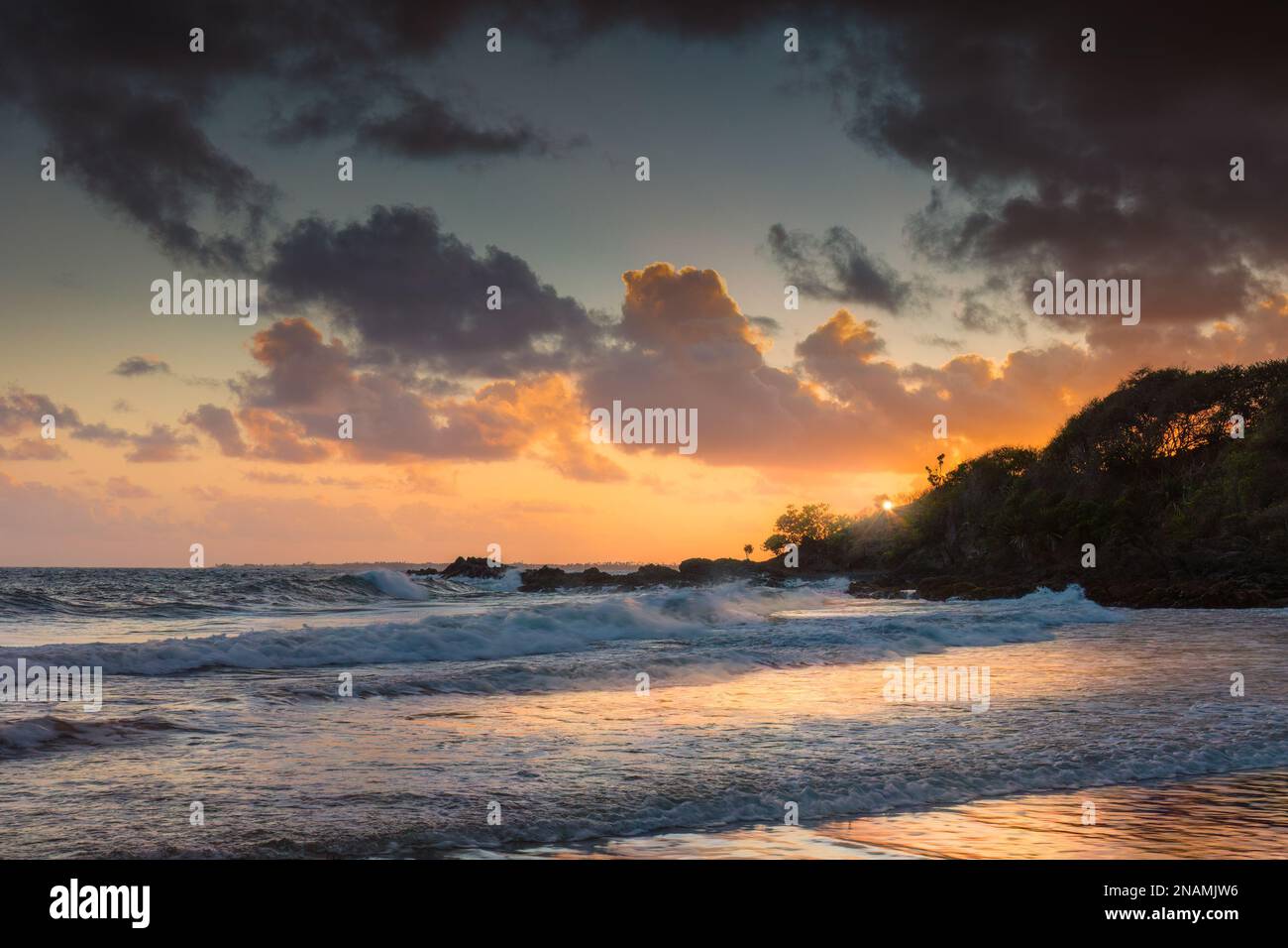 Sunset on caribbean tropical island hi-res stock photography and images ...