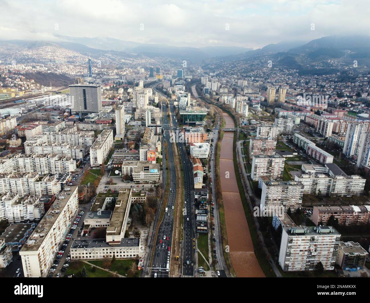River running through urban area hi-res stock photography and images ...