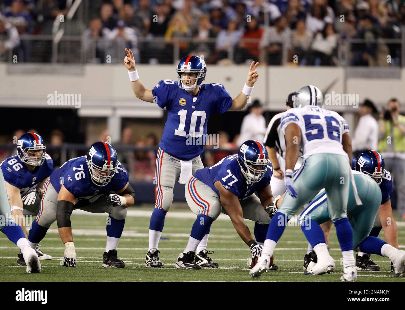New York Giants quarterback Eli Manning (10) at the line of scrimmage ...