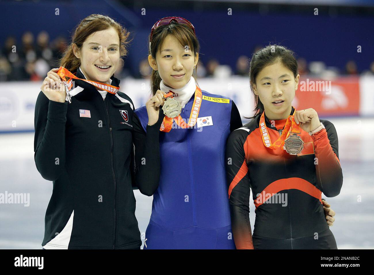 Katherine Reutter, of the United States, left, South Korea's Cho Ha-ri ...