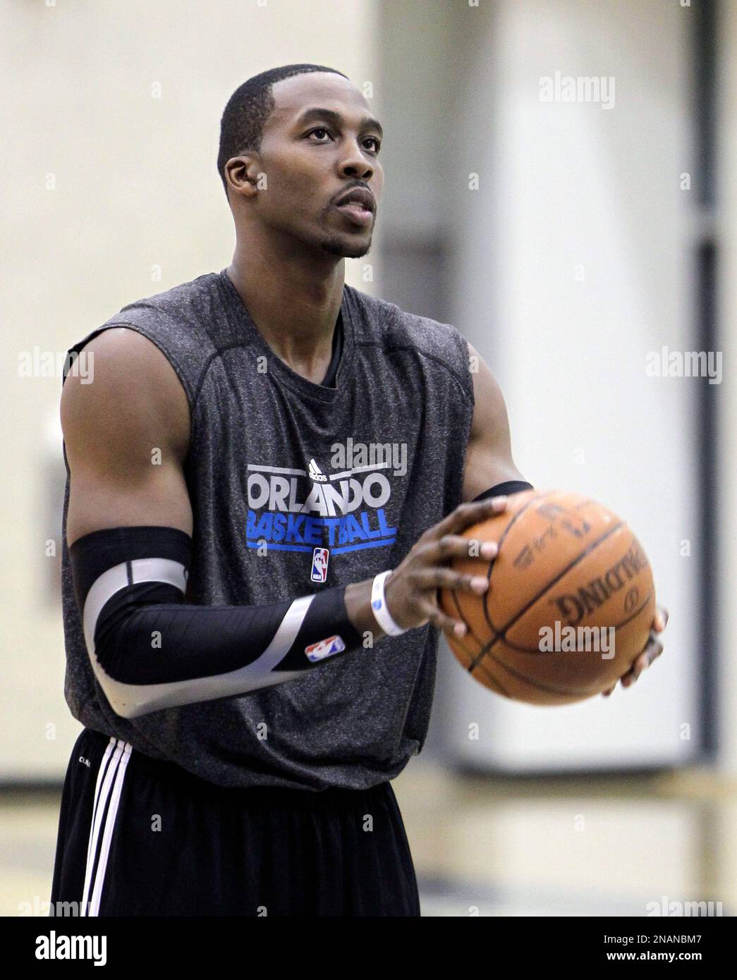 Orlando Magic center Dwight Howard shoots free throws after practice on ...
