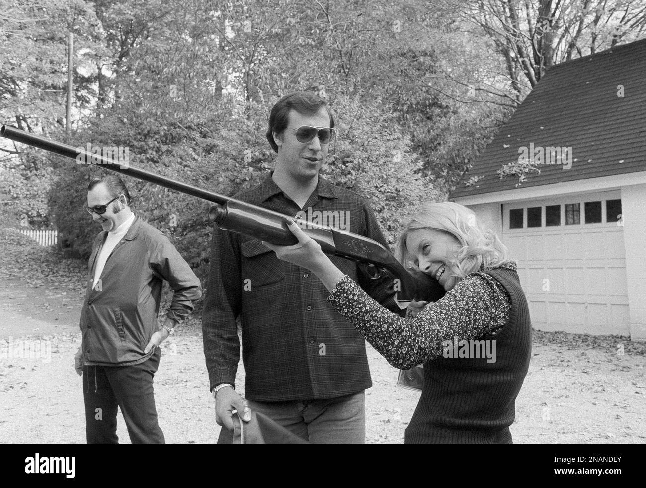 Dee Matlack, wife of New York Mets pitcher Jon Matlack, tries out his ...