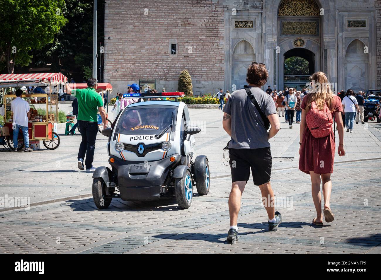 Picture of a renault zoe, an electric car, of the Tourism police ...