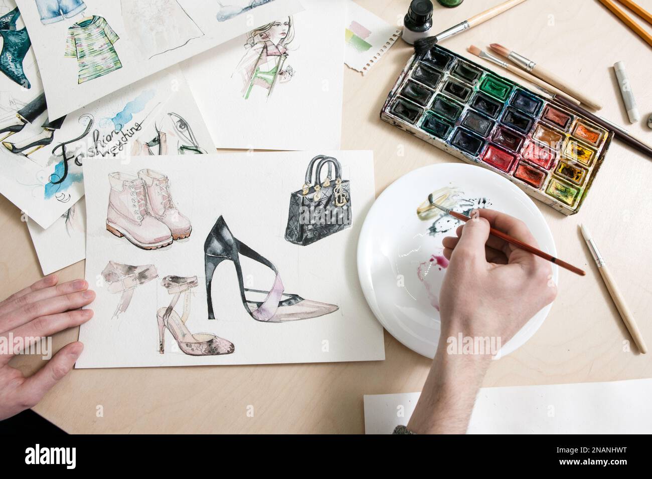 Fashion designer mixes colours of paint Stock Photo - Alamy