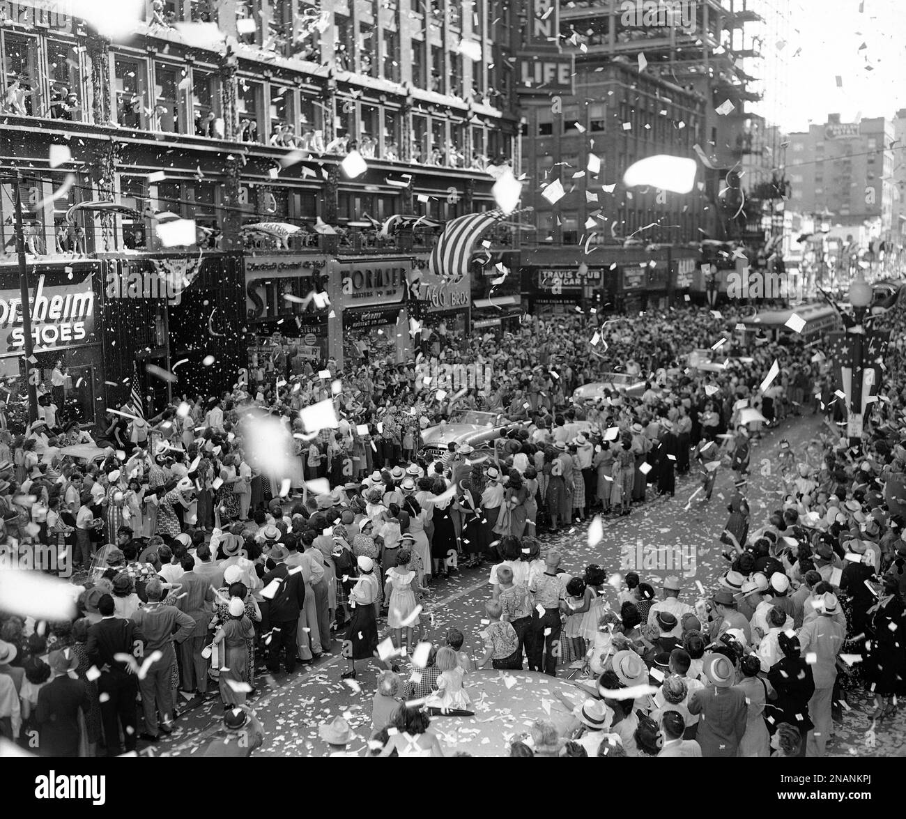 Shouting and cheering thousands give General Douglas MacArthur his ...