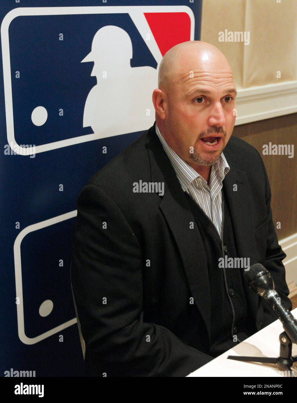 Atlanta Braves manager Fredi Gonzalez speaks during Major League ...