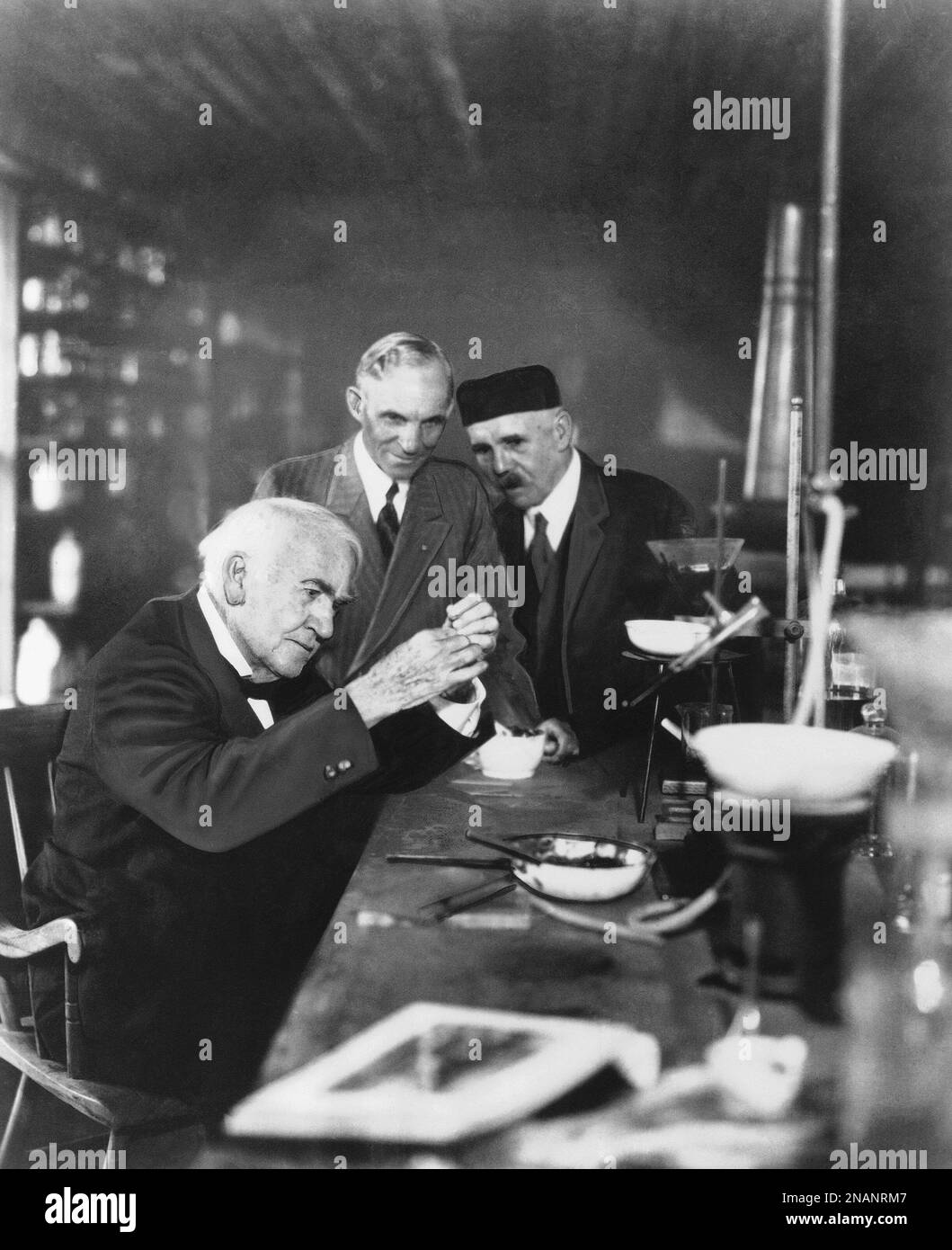 Thomas A. Edison reenacts discovery of 1st incandescent lamp 50 years ...