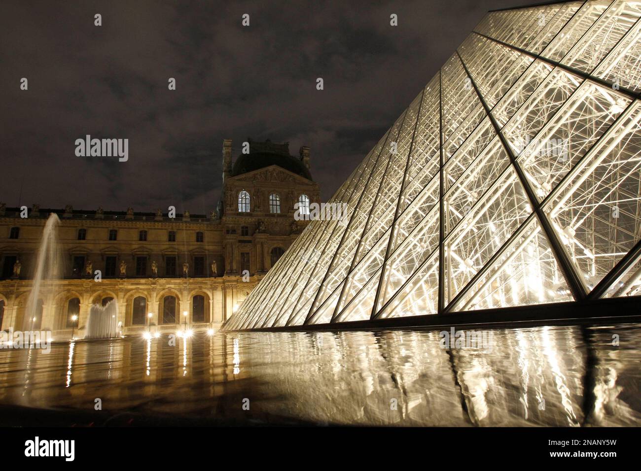 New external lighting are inaugurated at the Louvre, the world's most ...