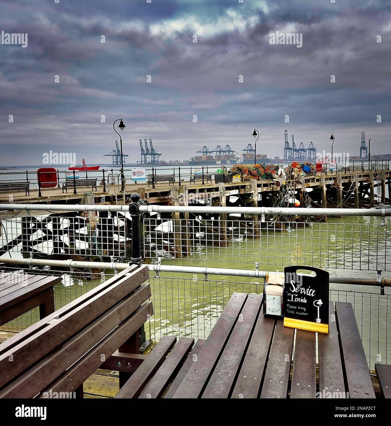 Hapenny pier harwich hi-res stock photography and images - Alamy