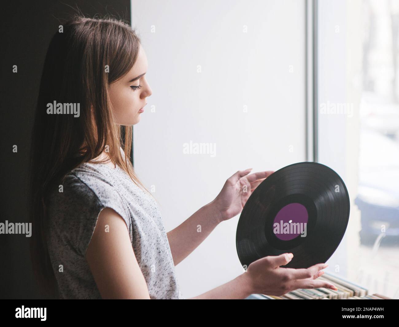 Retro girl records hi-res stock photography and images - Alamy