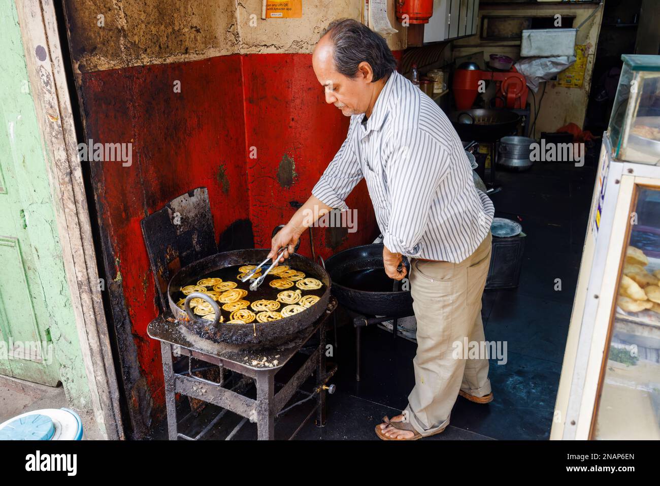 Jalebi, roadside street food being prepared and cooked in Fariapukur ...