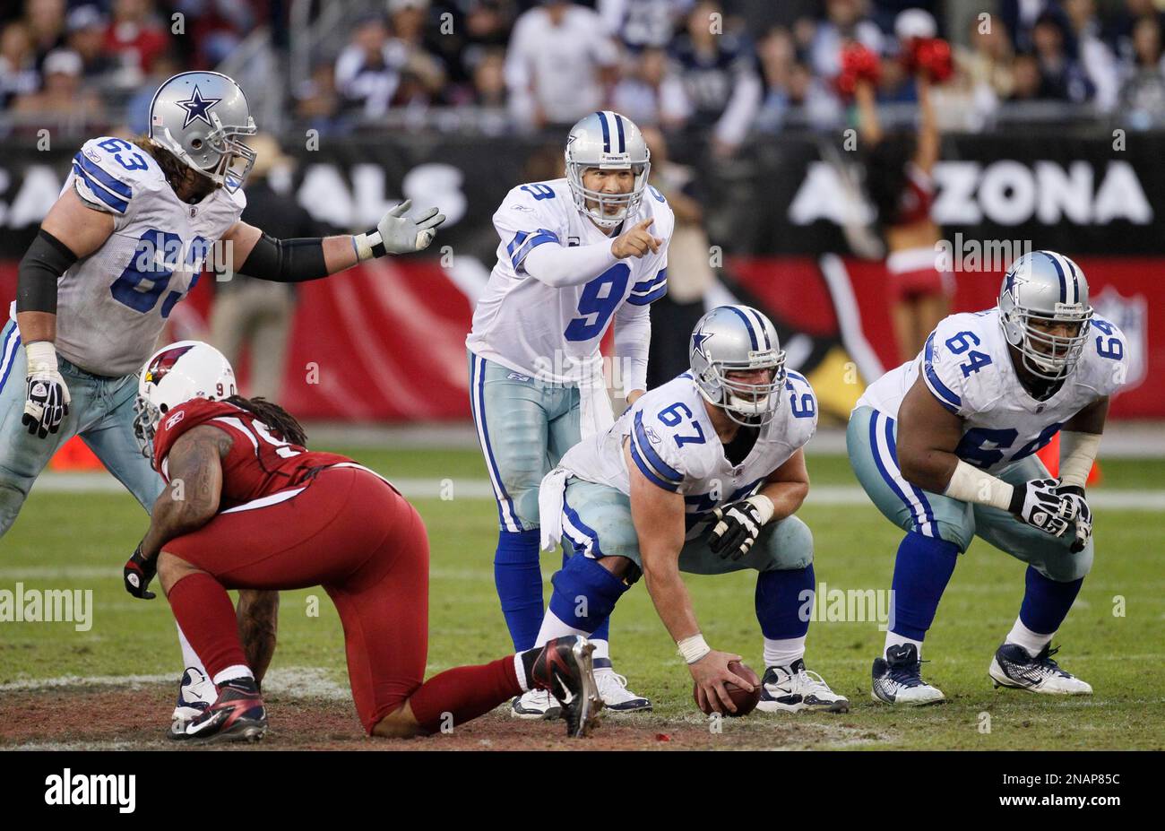 Dallas Cowboys quarterback Tony Romo (9), Phil Costa (67), Montrae ...