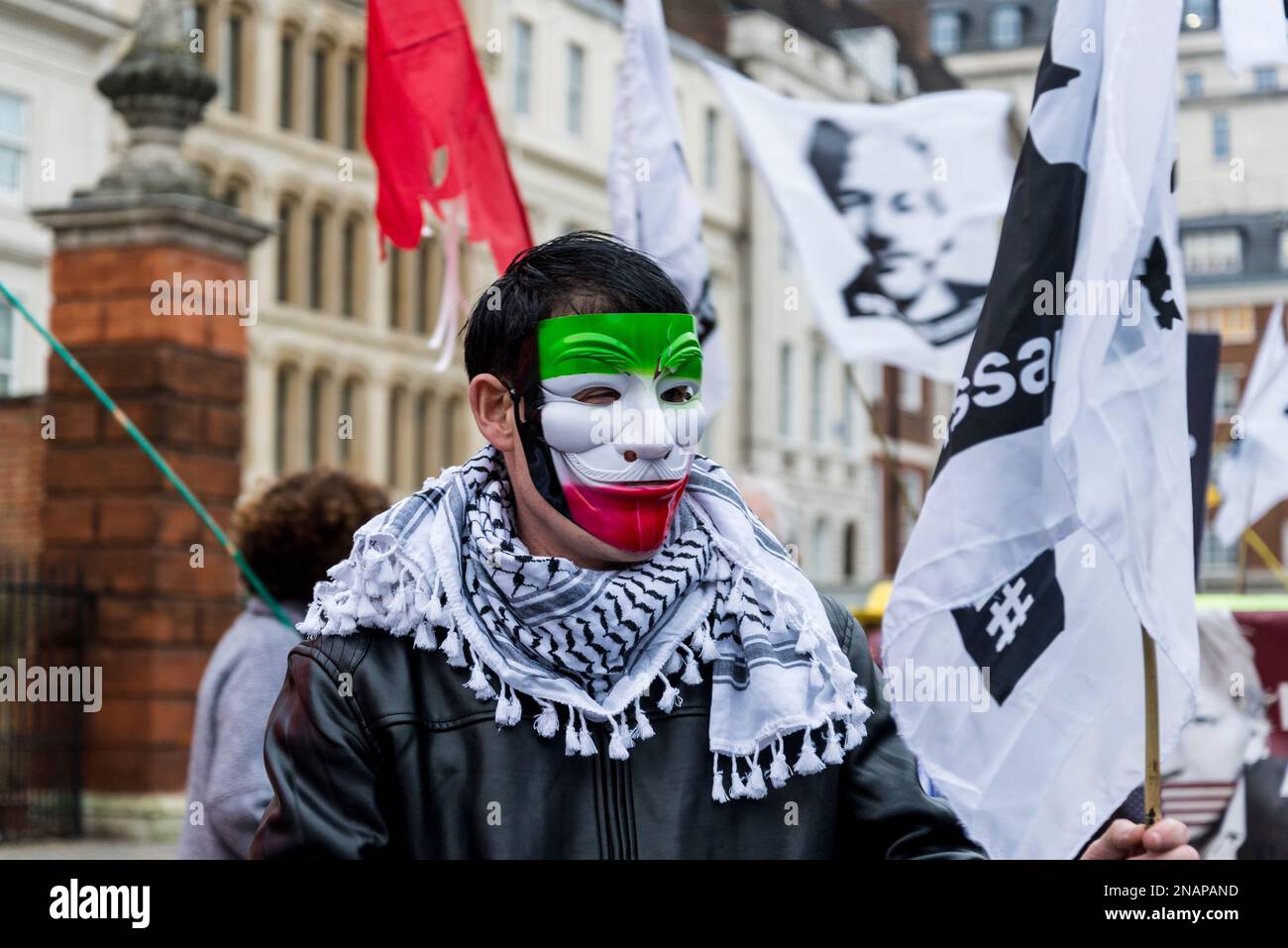 Wikileaks mask hi-res stock photography and images - Alamy