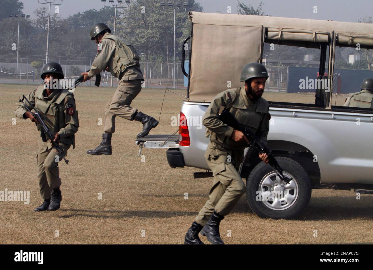 Pakistani paramilitary troops take part in a training drill in Lahore ...