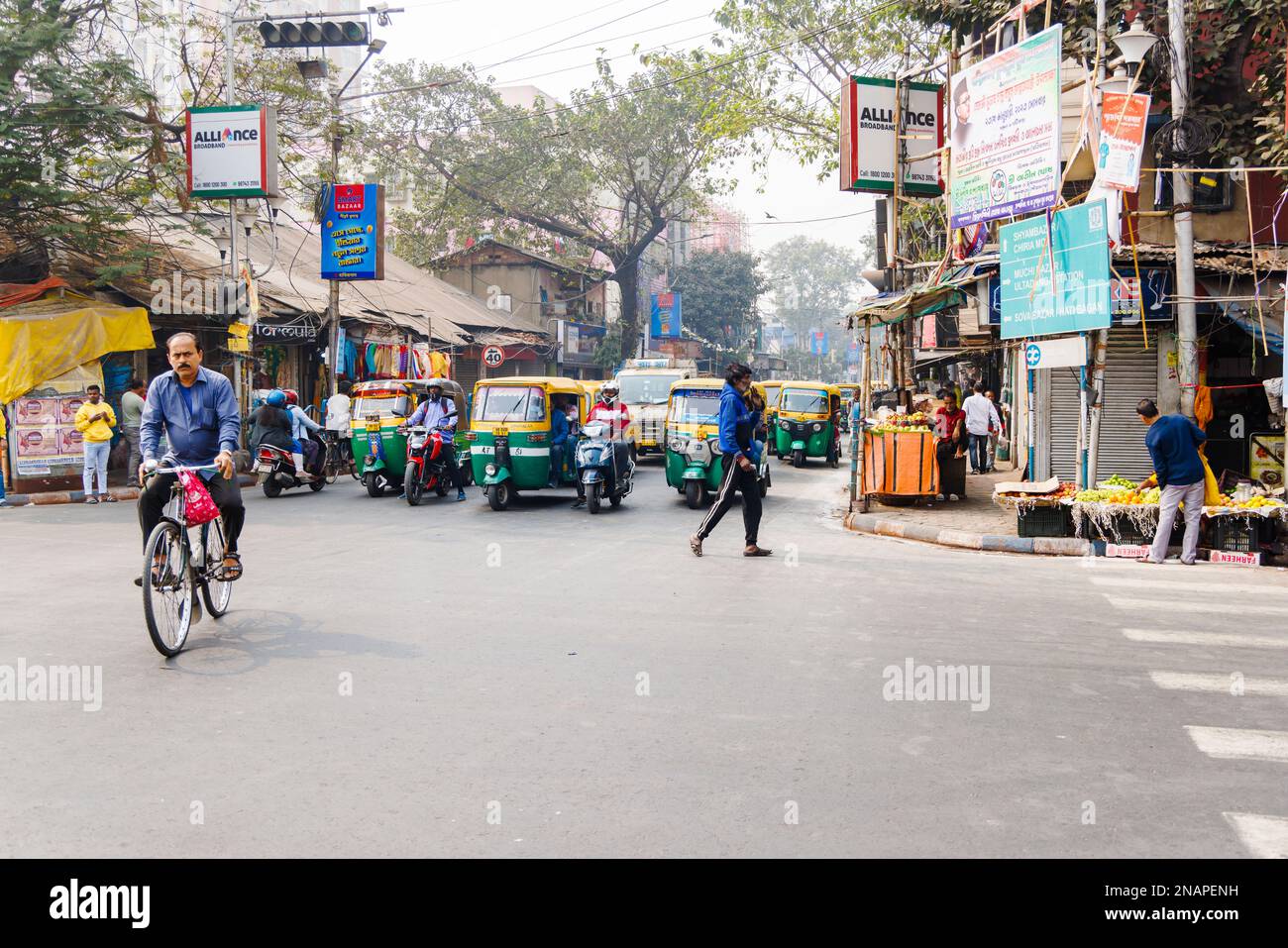 Street scene in Kanna, Shyam Bazar, suburban Kolkata, West Bengal ...
