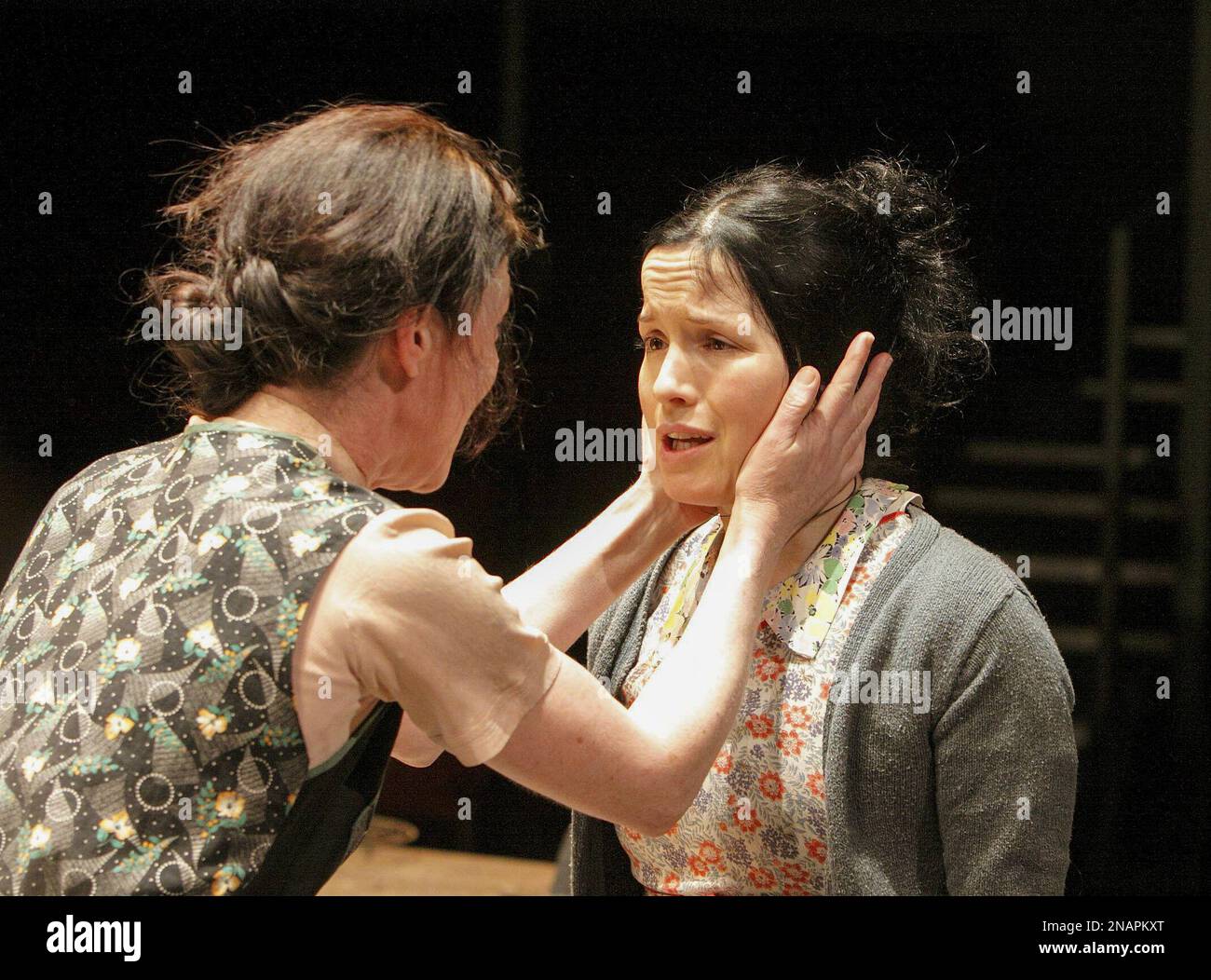 l-r: Michelle Fairley (Kate), Andrea Corr (Chris) in DANCING AT ...