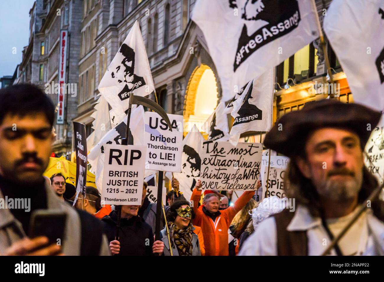 Usa bribed thordarson to lie hi-res stock photography and images - Alamy