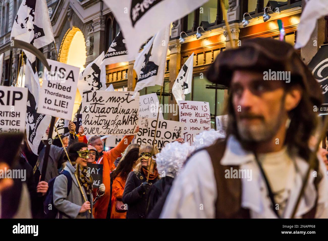 Usa bribed thordarson to lie hi-res stock photography and images - Alamy