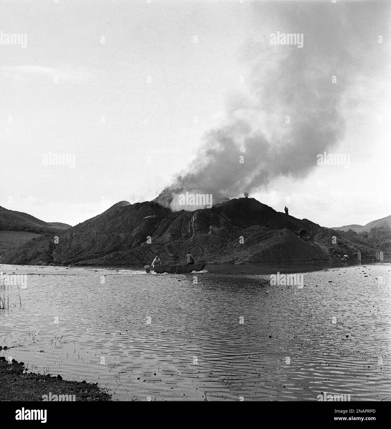 A mammoth explosion from an erupting volcano blows an entire island ...