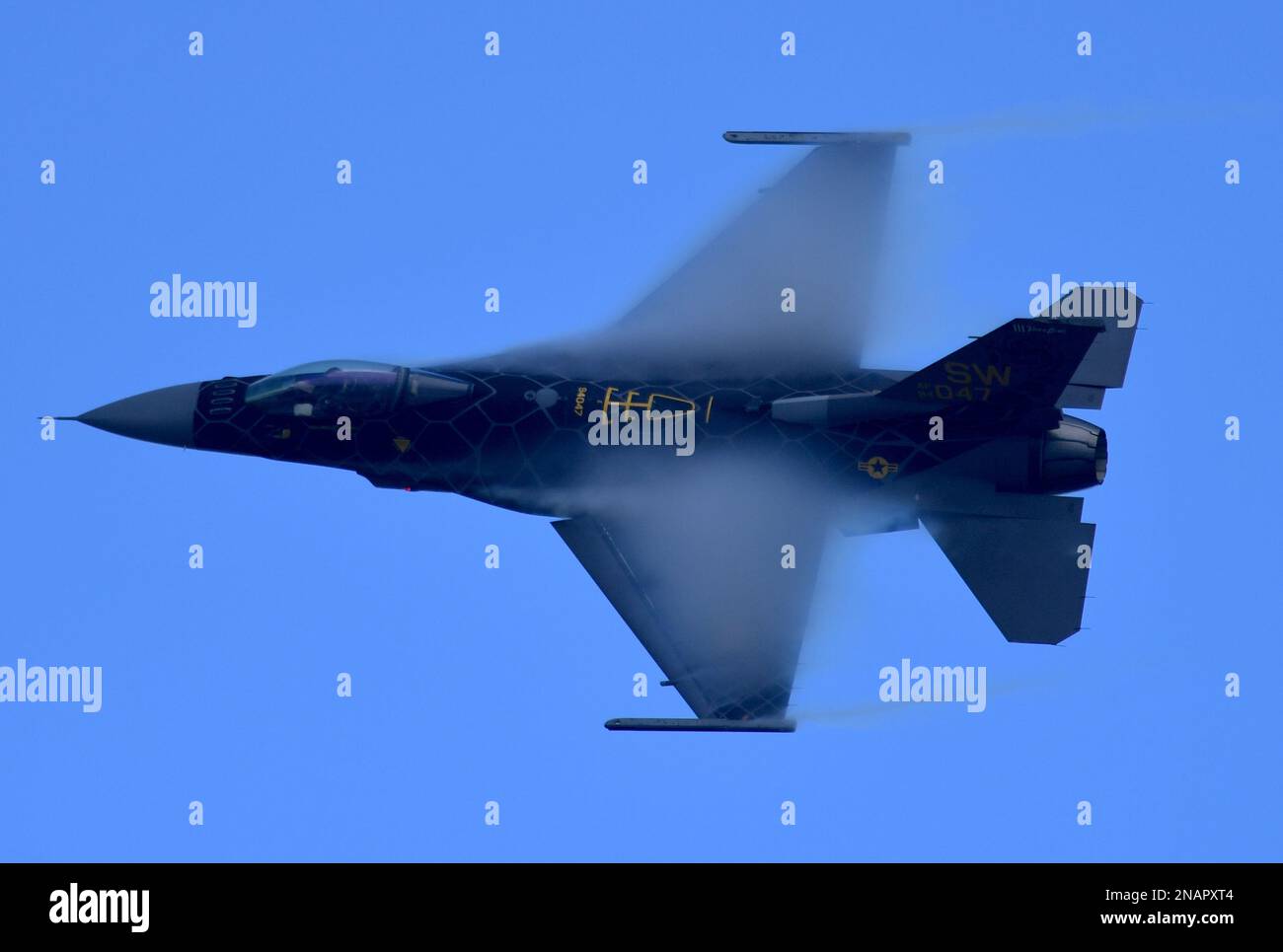 FORT LAUDERDALE, FL - NOVEMBER 22: F-16 Fighting Falcon performs day 2 ...