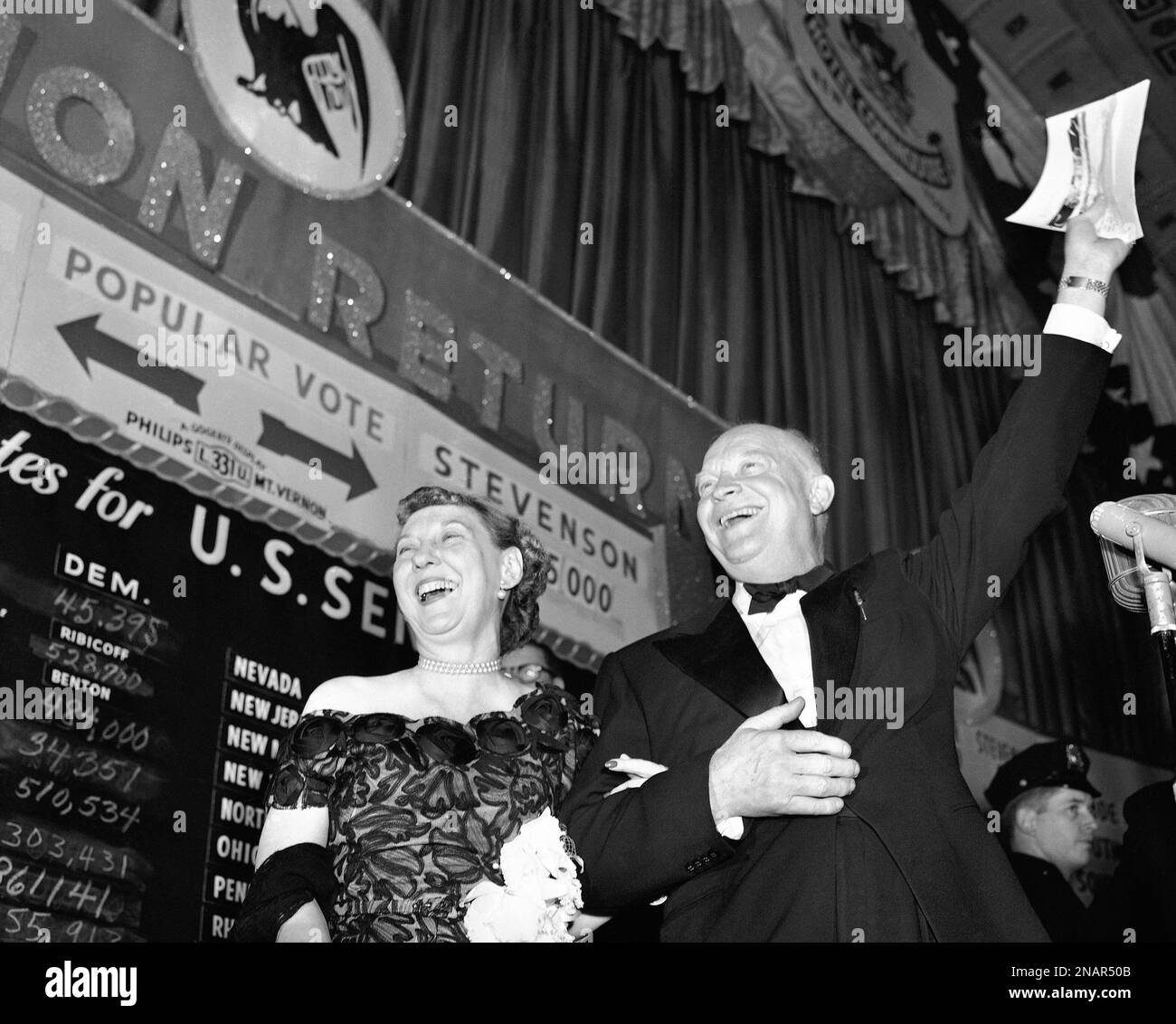Gen. Dwight D. Eisenhower and his wife Mamie, make grand entrance into ...