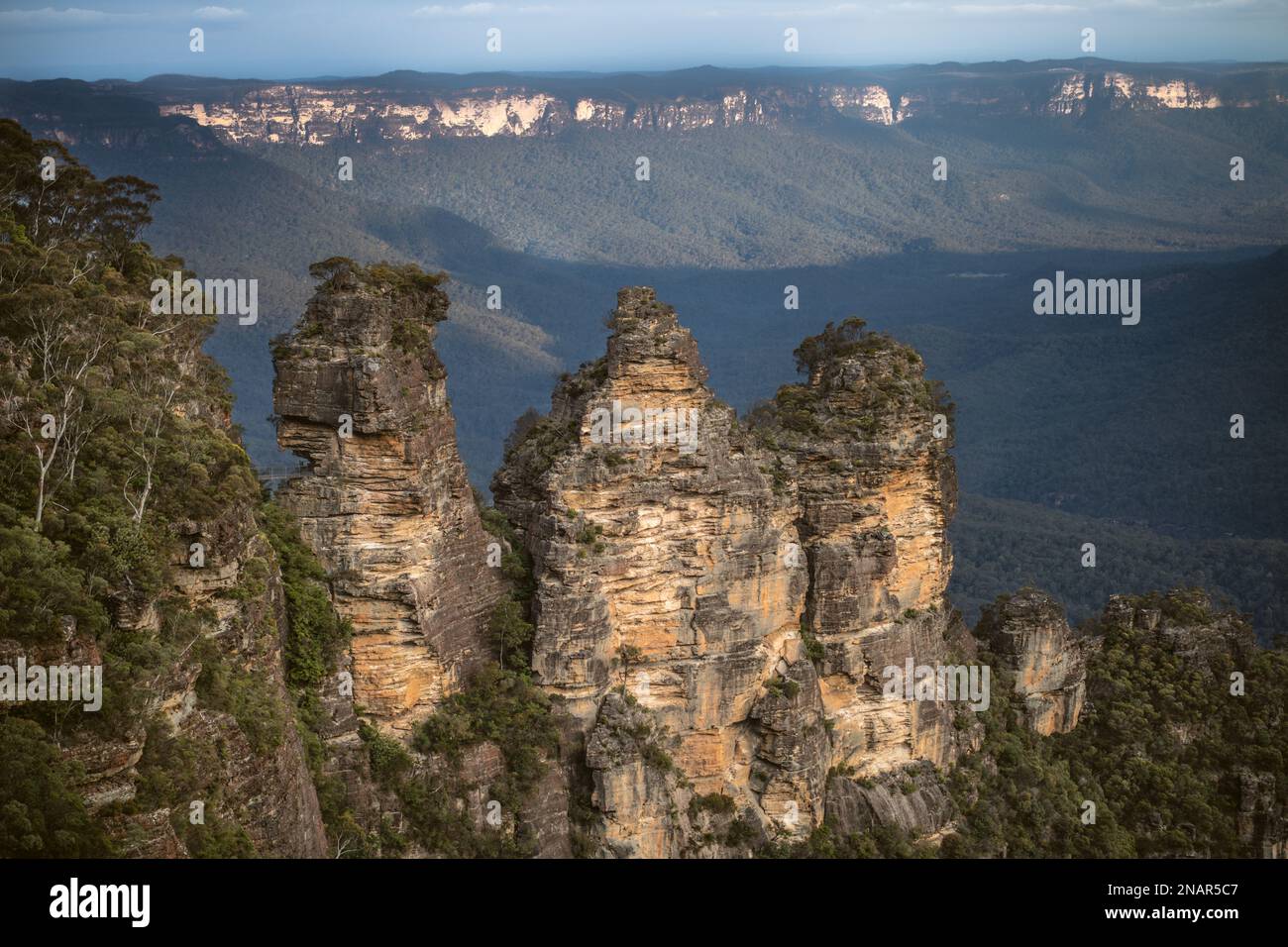 A landscape scene of Three Sisters walk Mountains National Park ...
