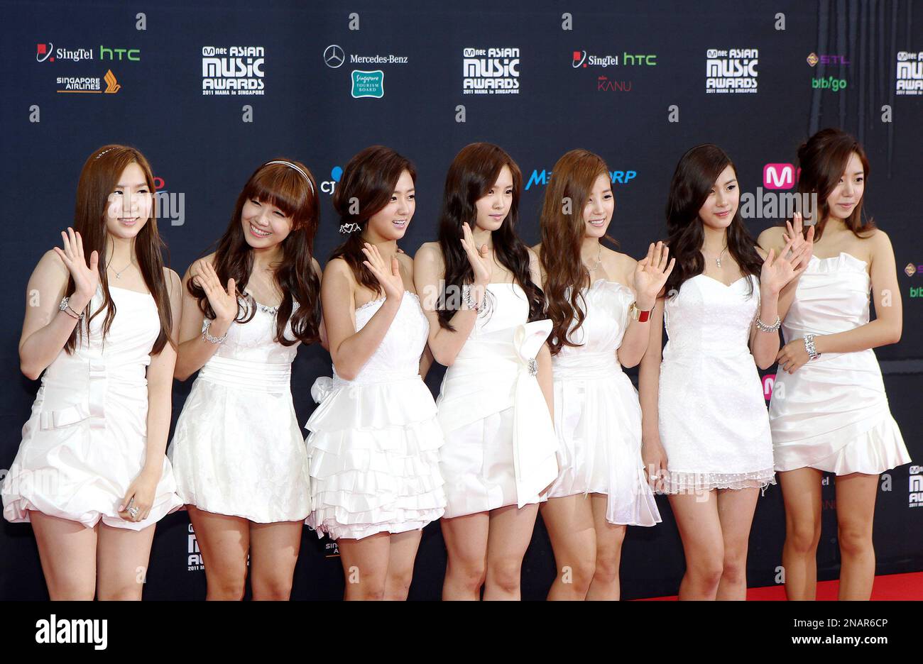 South Korean pop group A Pink arrives on the red carpet at the 2011 ...