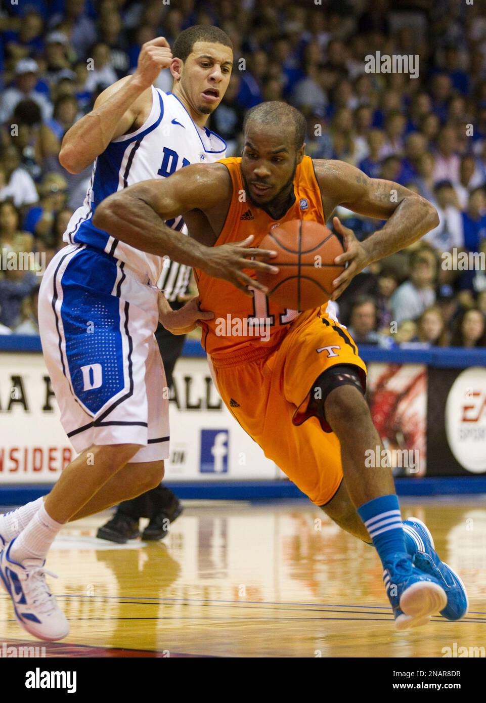 Duke guard Seth Curry, left, watches as Tennessee guard Trae Golden ...