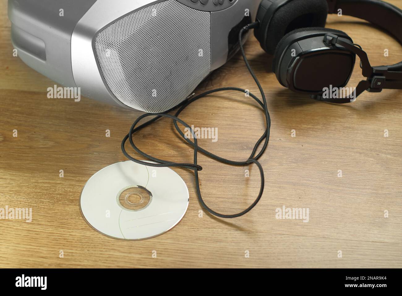 Old compact disc hi-res stock photography and images - Alamy