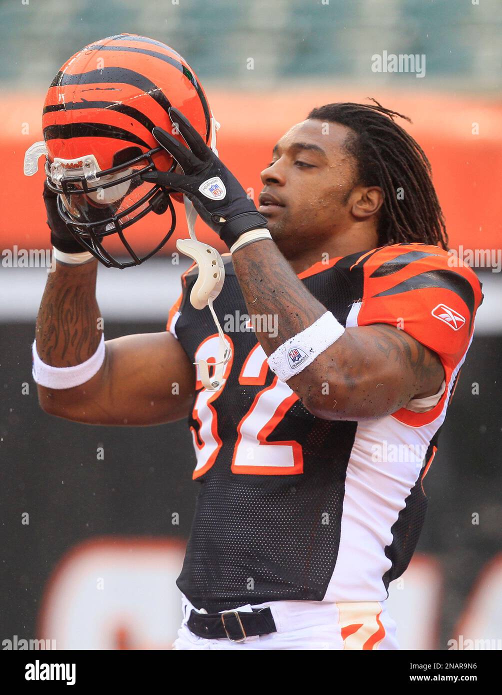 Cincinnati Bengals running back Cedric Benson (32) warms up prior to an ...