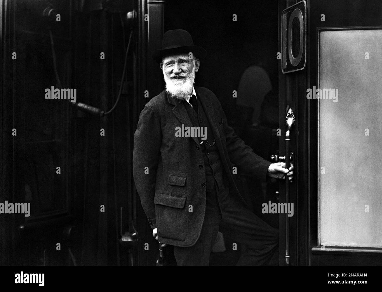 Irish writer George Bernard Shaw at Victoria Station in London, England ...