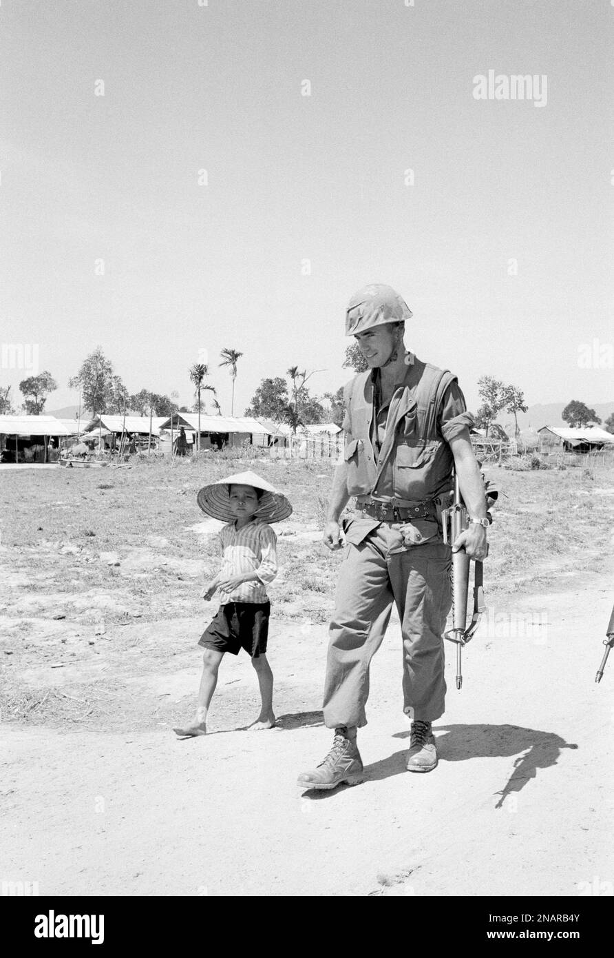 President Lyndon B. Johnson’s son-in-law, Captain Charles S. Robb ...