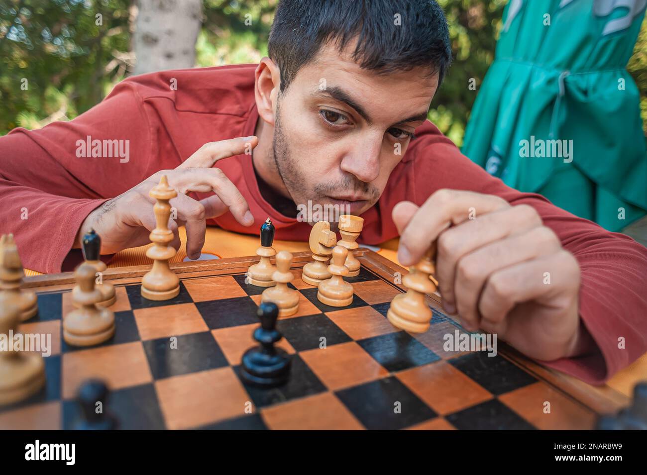 Man playing chess thinking hi-res stock photography and images - Alamy