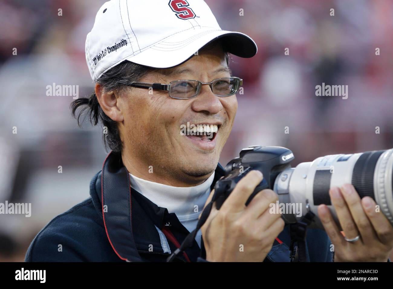 Yahoo co-founder Jerry Yang at an NCAA college football game in ...