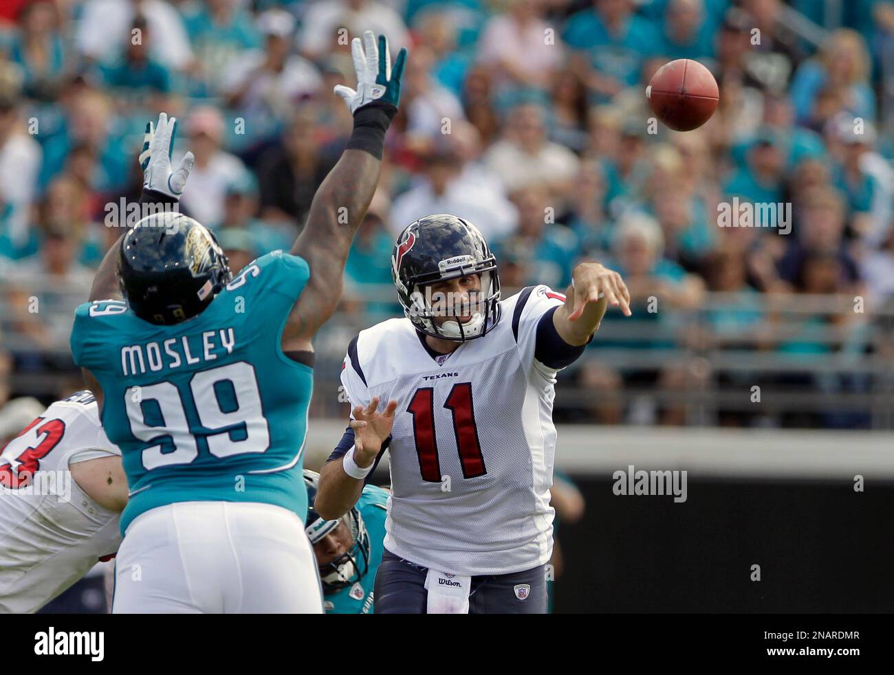 Houston Texans quarterback Matt Leinart (11) throws a pass over ...