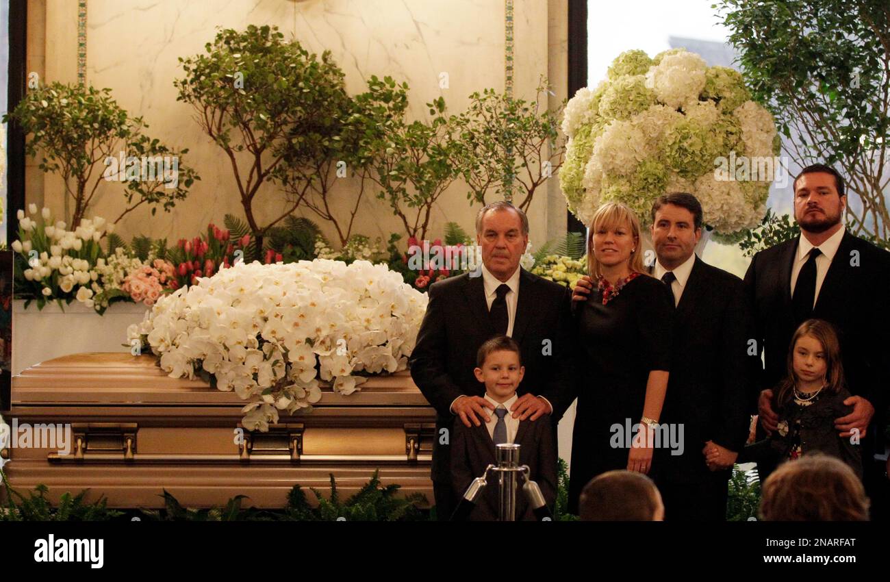 The Daley family, including former Chicago Mayor Richard M. Daley, left ...