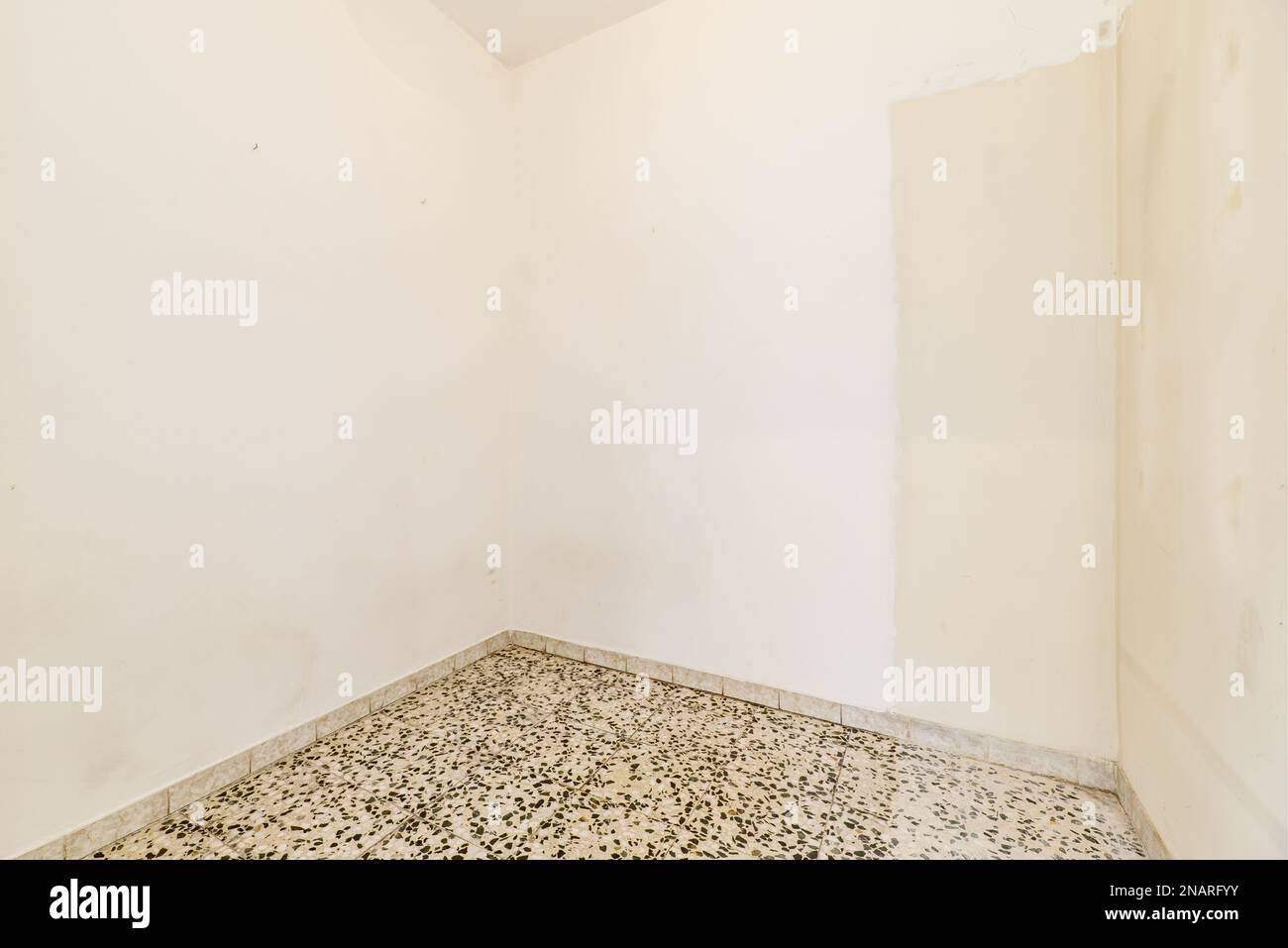 Empty small room with old white terrazzo floor with black flecks Stock ...