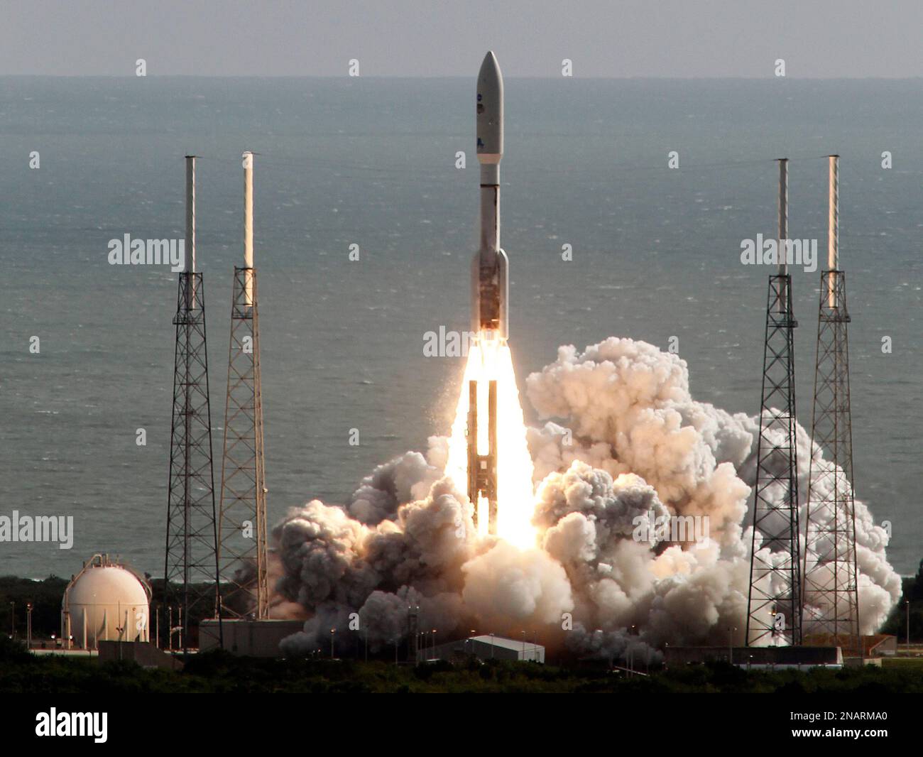 A United Launch Alliance Atlas V rocket carrying NASA's Mars Science ...