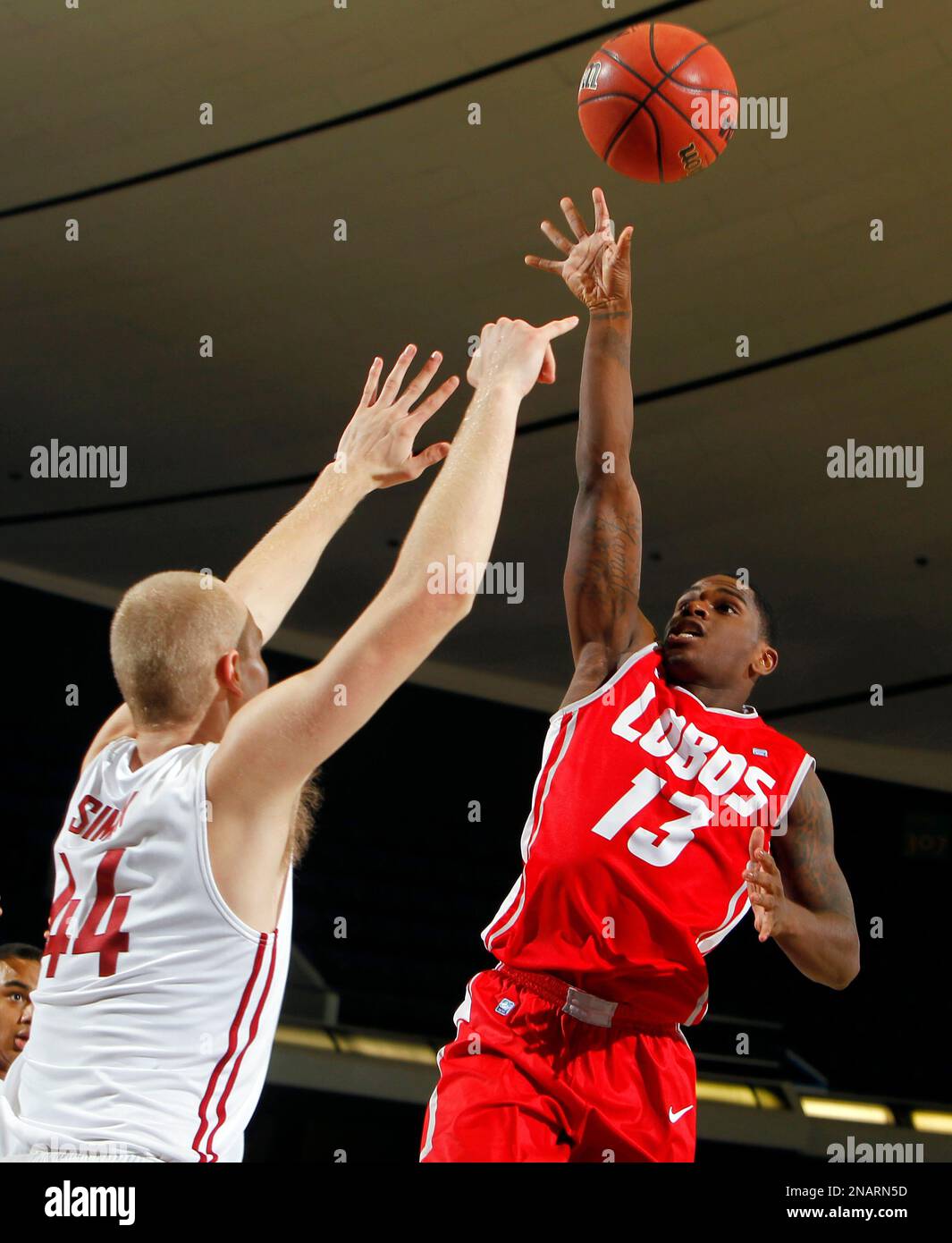 New Mexico guard Jamal Fenton (13) shoots over Washington State forward ...