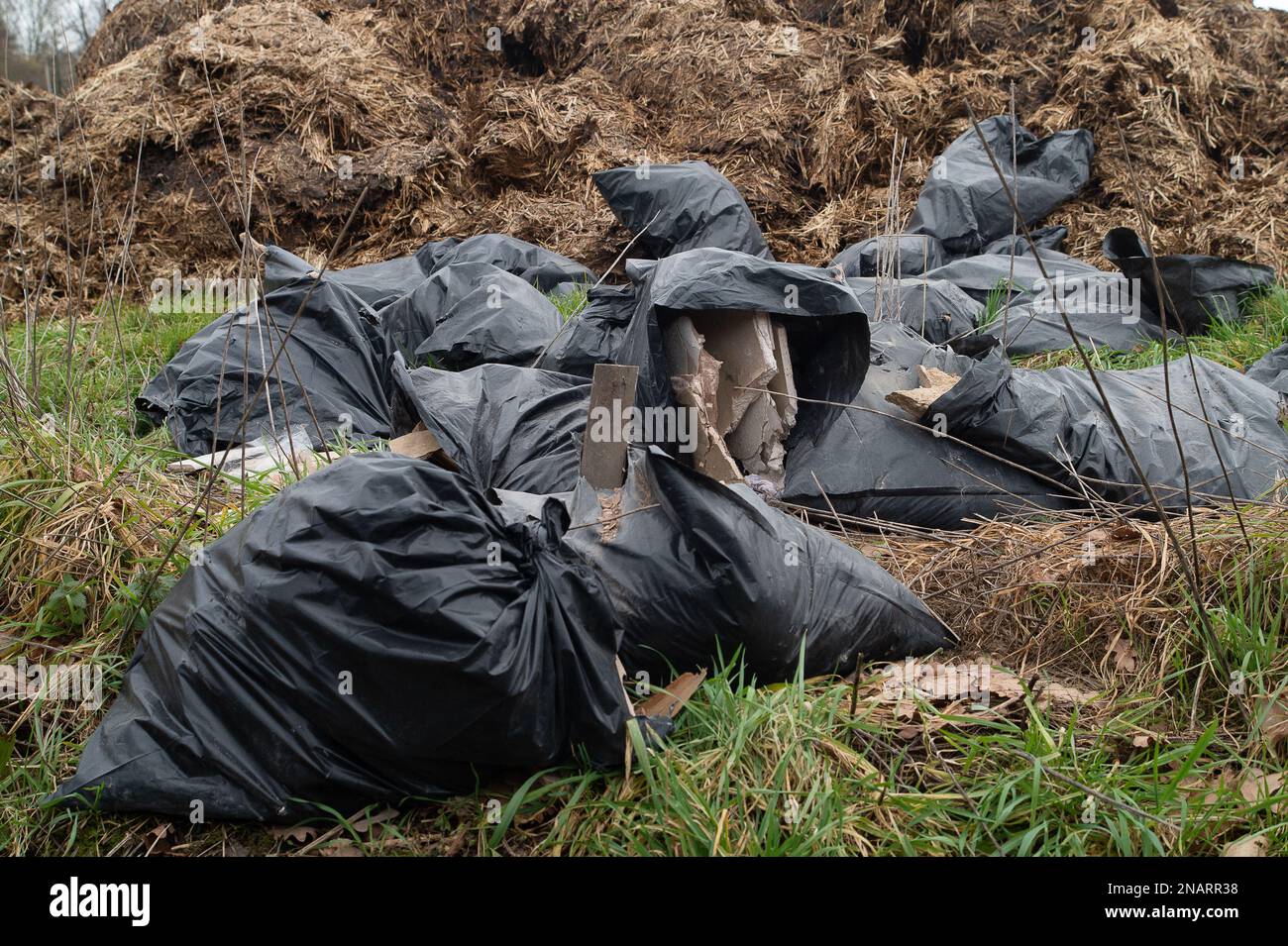 Plastic litter uk field hi-res stock photography and images - Alamy