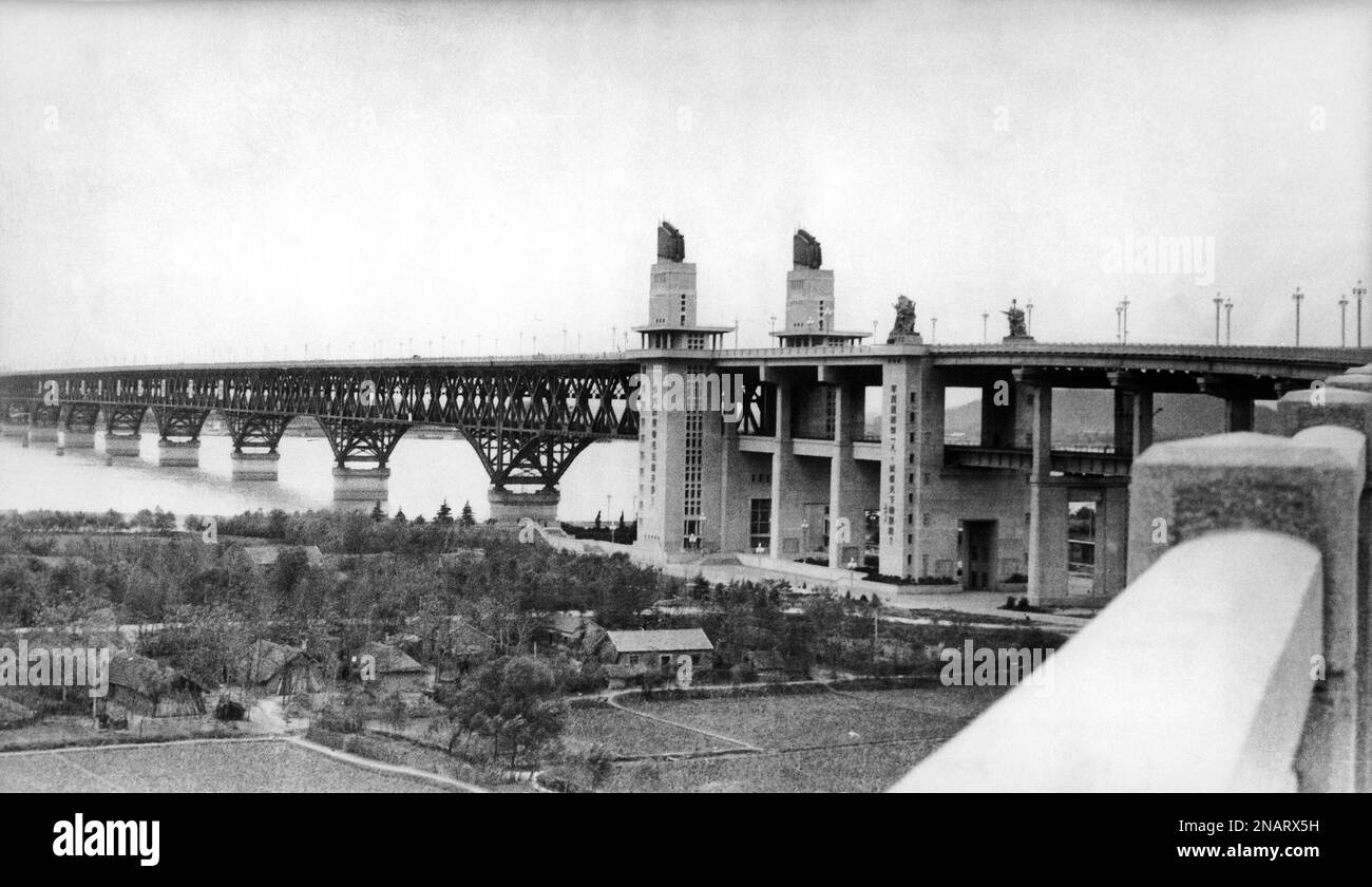The dual carriageway bridge over the River Yangtze in Nanking in April ...
