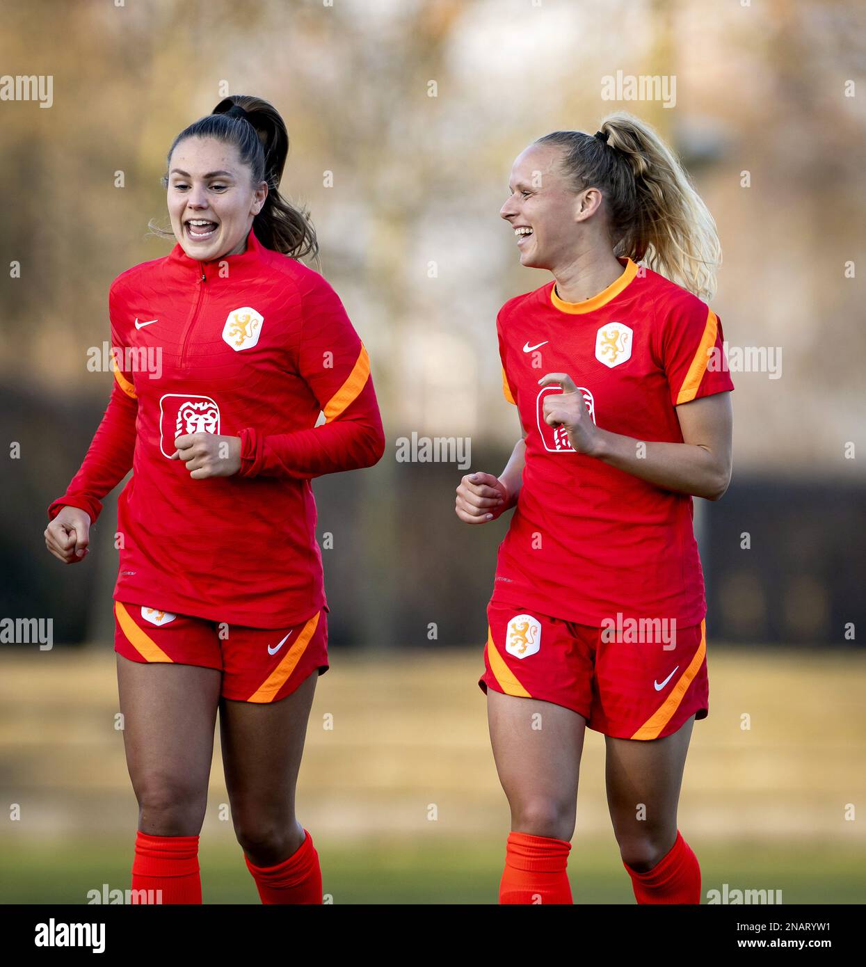 AMSTERDAM - Lieke Martens and Tiny Hoekstra during a training of the ...