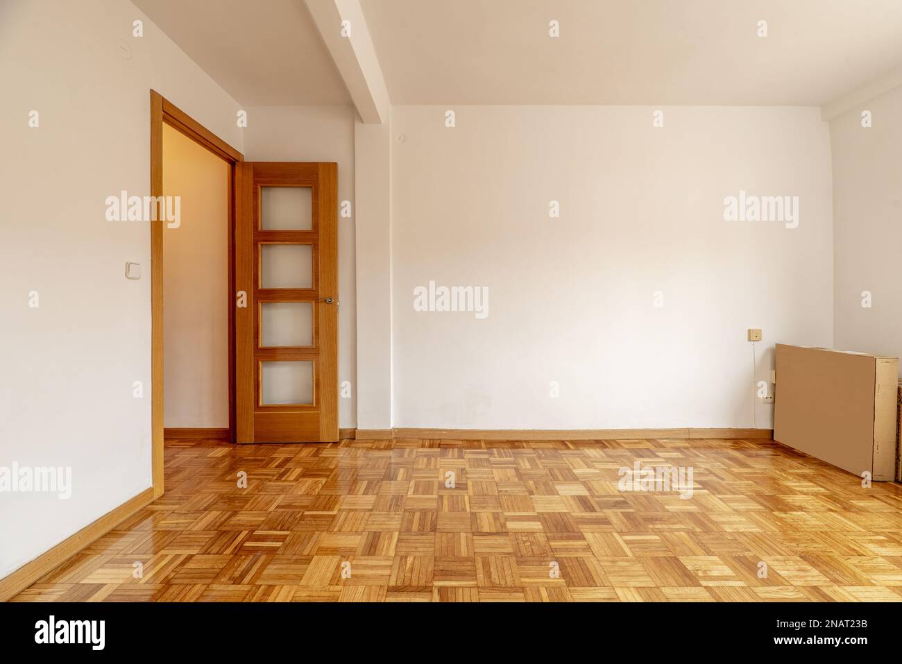 Empty living room with freshly stabbed and varnished oak slatted ...