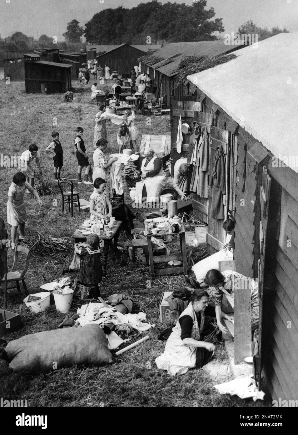 Hundreds of pickers from the poorer districts of London are invading ...