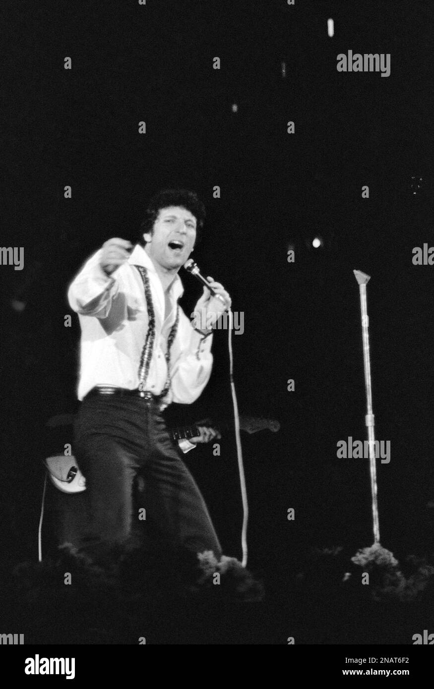 Pop vocalist Tom Jones during his act at the 10th. Anniversary “Record ...