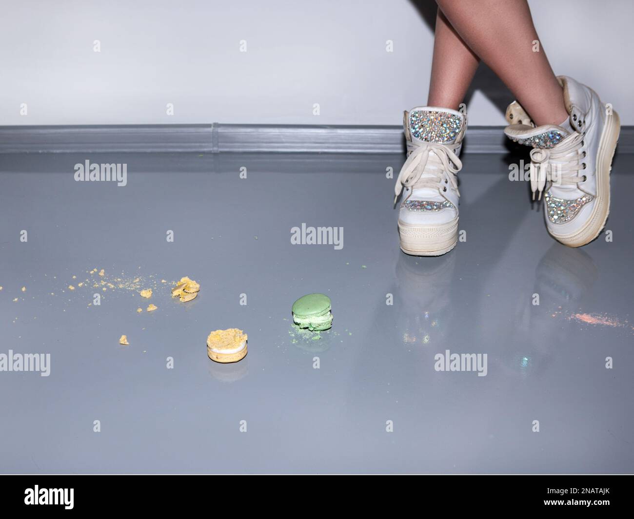 Macarons standing hi-res stock photography and images - Alamy