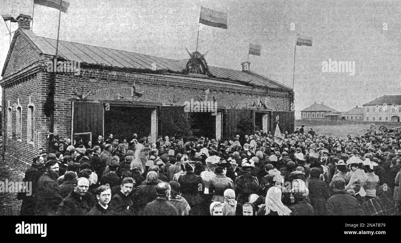 Russian empire flag hi-res stock photography and images - Alamy