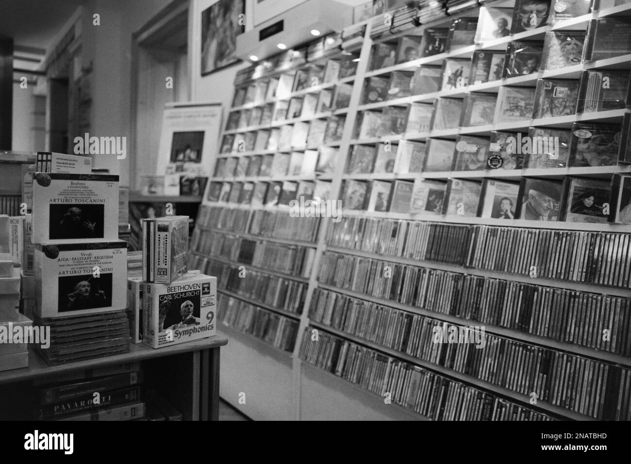 Archives 90ies: Record shop as seen in Lyon, France, 1990 Stock Photo ...