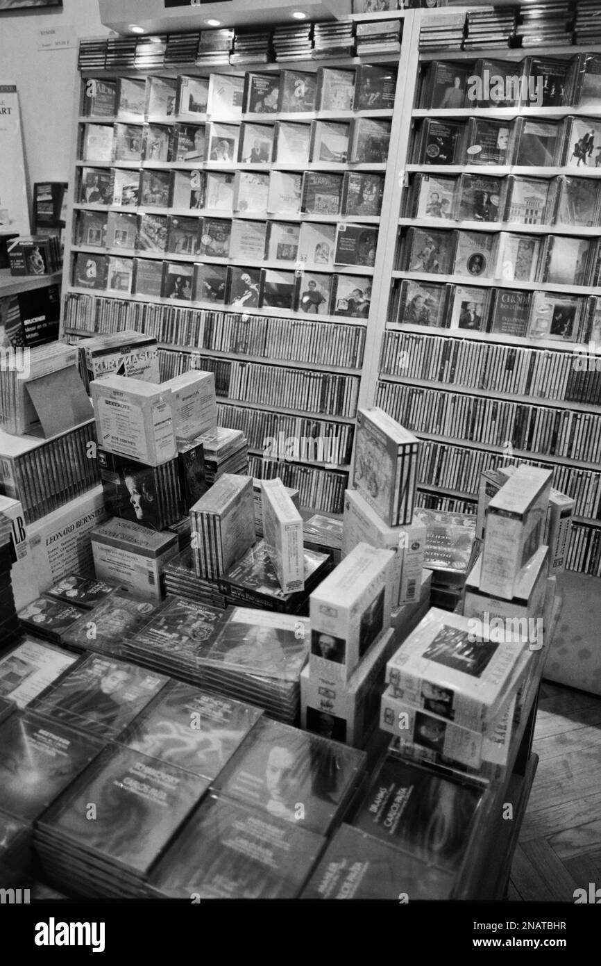 Archives 90ies: Record shop as seen in Lyon, France, 1990 Stock Photo ...